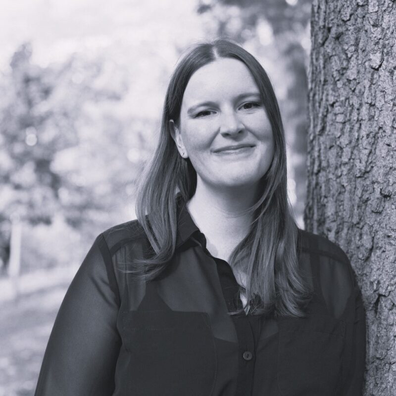 Simone Smith - Independent Artist Group